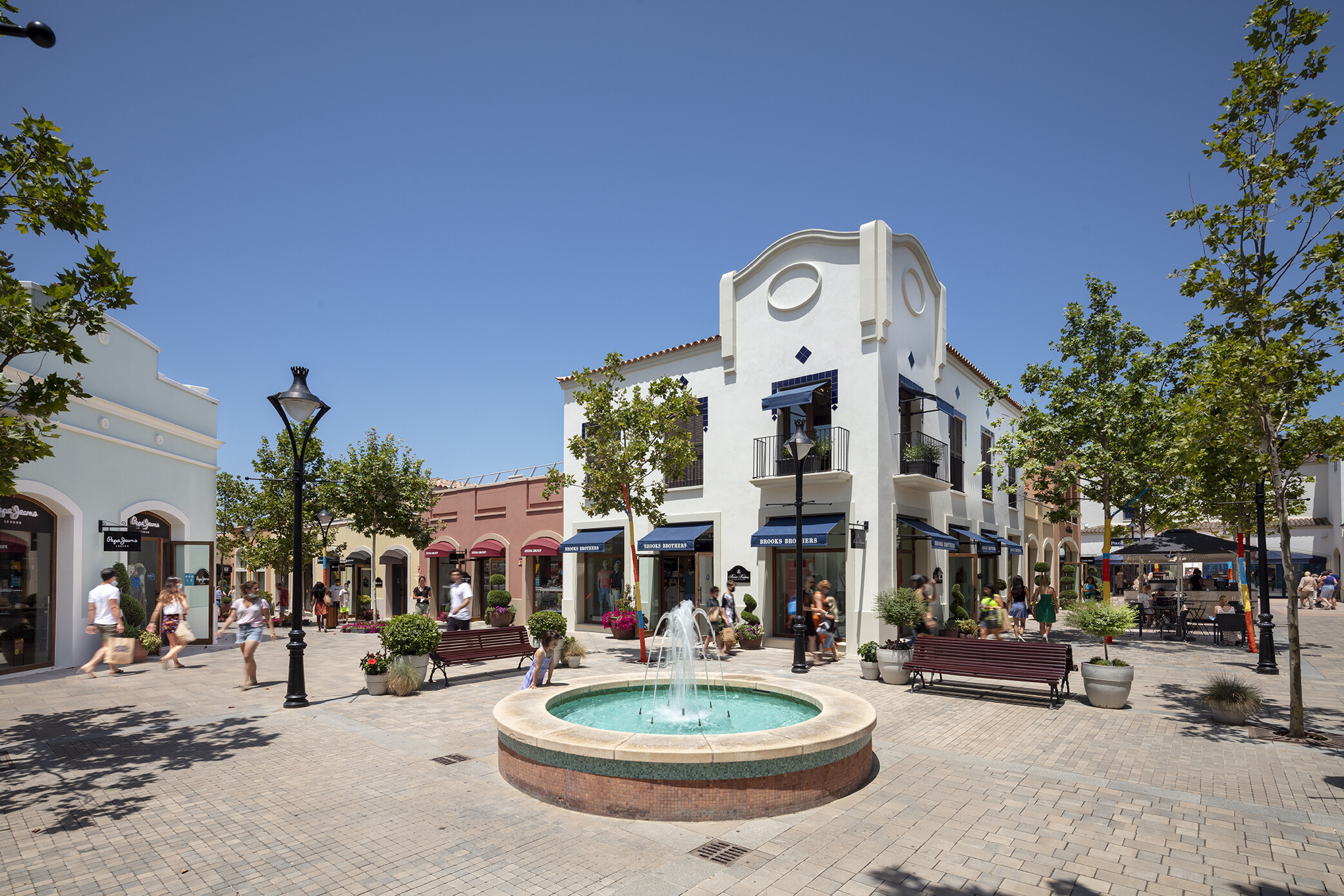 VIA OUTLETS | LinkedIn VIA OUTLETS | LinkedIn