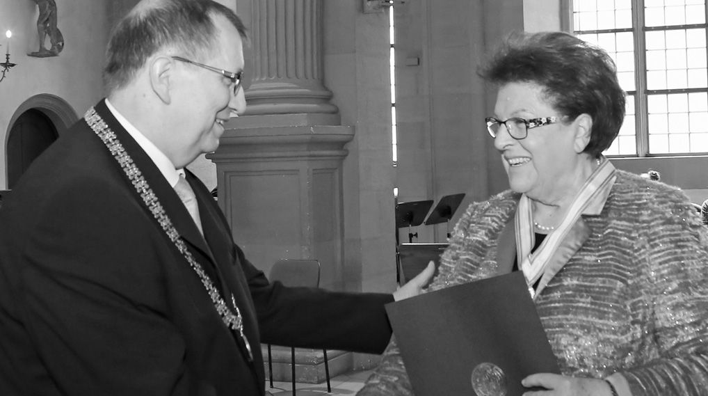 Julius-Maximilians-Universität Würzburg auf LinkedIn: Trauer um Barbara ... Julius-Maximilians-Universität Würzburg auf LinkedIn: Trauer um Barbara ...