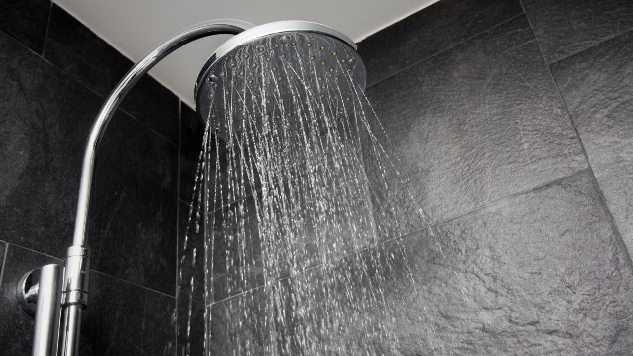 WAYS TO MINIMISE WATER WASTAGE AND SAVE MONEY WAYS TO MINIMISE WATER WASTAGE AND SAVE MONEY