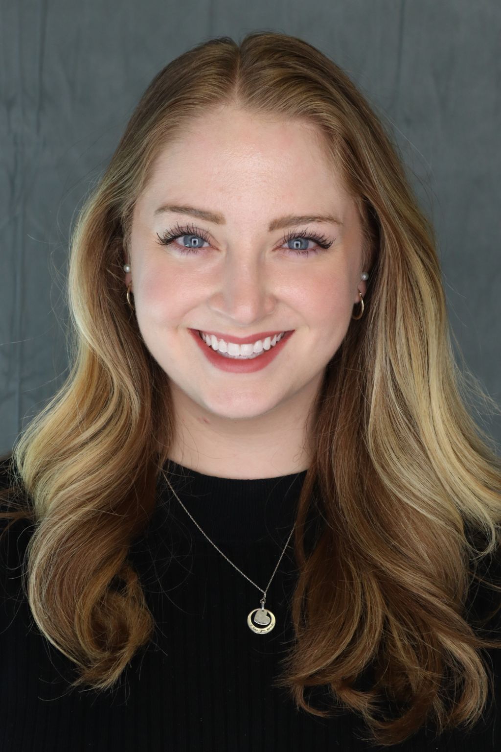 Katie Wiley on LinkedIn: Take a peek at my new headshot! I took it ... Katie Wiley on LinkedIn: Take a peek at my new headshot! I took it ...