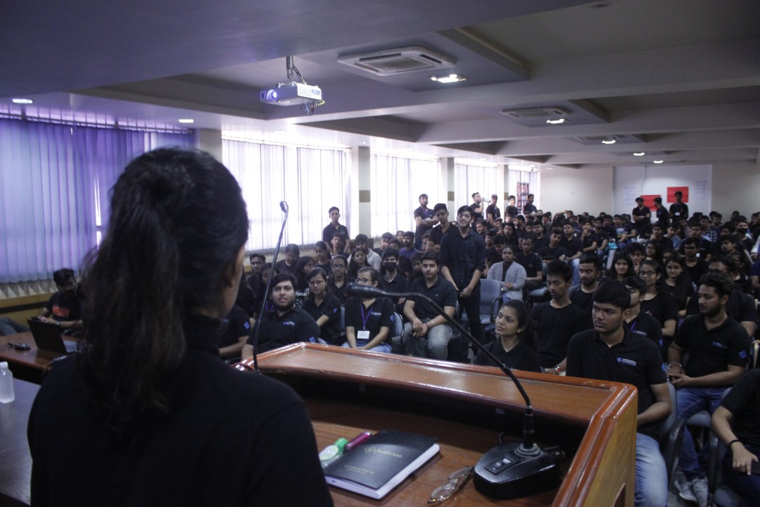 Public Speaking Tips: 3 Essential Techniques to Speak Like a Professional Public Speaking Tips: 3 Essential Techniques to Speak Like a Professional