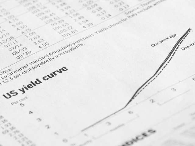 UNDERSTANDING YIELD CURVES UNDERSTANDING YIELD CURVES